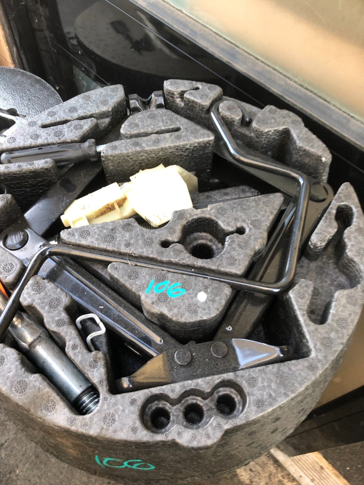 Vauxhall Astra H Zafira B 05-08 Car Jack Wheel Wrench Tow Eye Tool Kit ...