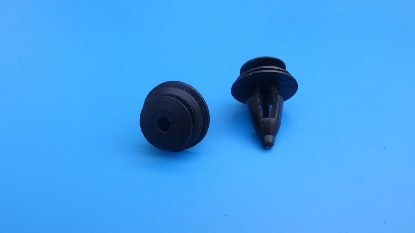 VOLKSWAGEN CAR DOOR INTERIOR CARD PANEL FASTENER PLASTIC RIVET TRIM ...