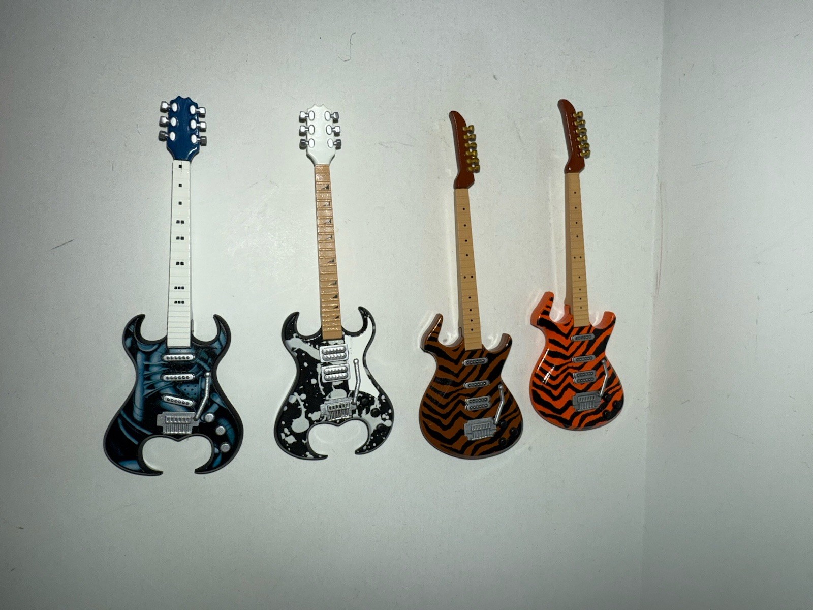 4 Guitar Hero Mix & Match Activision 2008 Mini Toy Guitar Models No ...