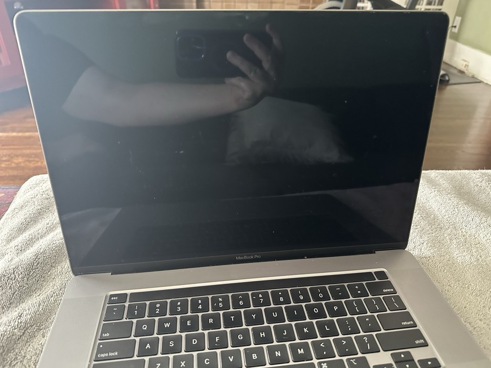 MACBOOKPRO 16IN 2.4 8-Core i9 Intel 4GB Gfx AMD Radeon Pro 5500M 1TB ...