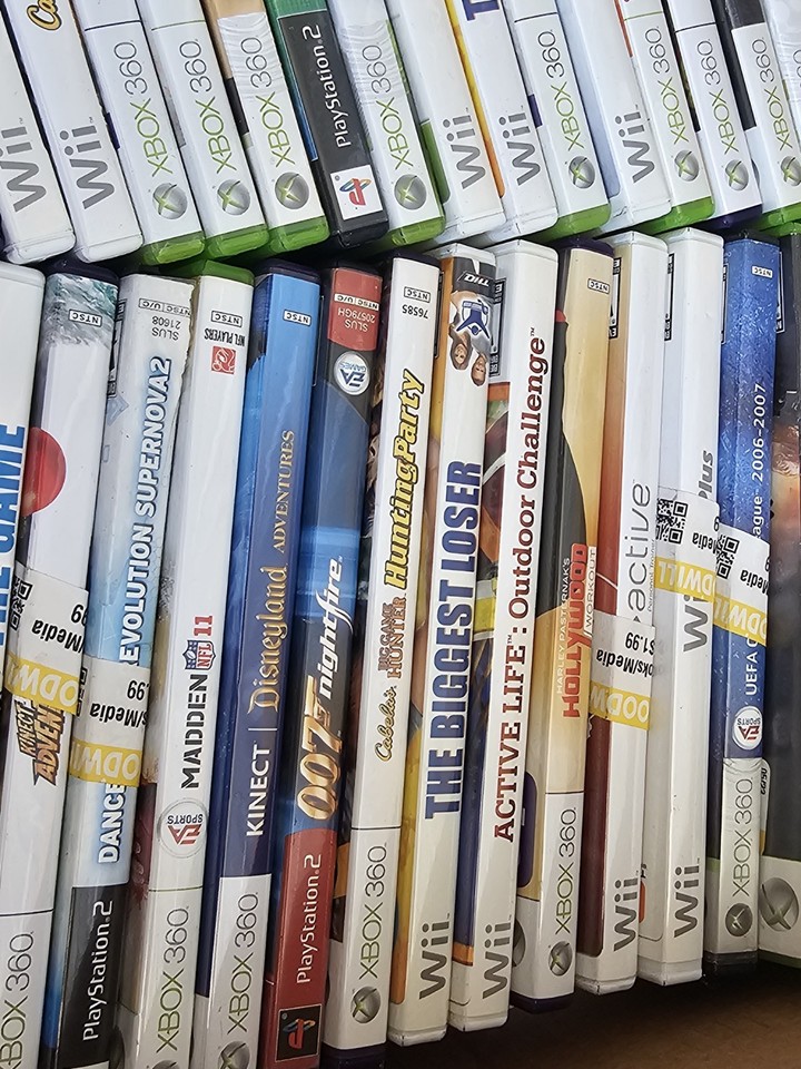 Huge Lot Of 39 Video Games In Original Cases w/ PS1 PS3 Xbox Wii PS2 ...