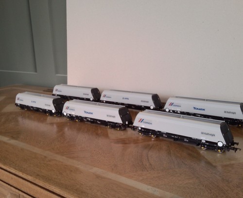 Accurascale- Rake of 6 model rail freight wagons cutdown HYA in 3 packs ...