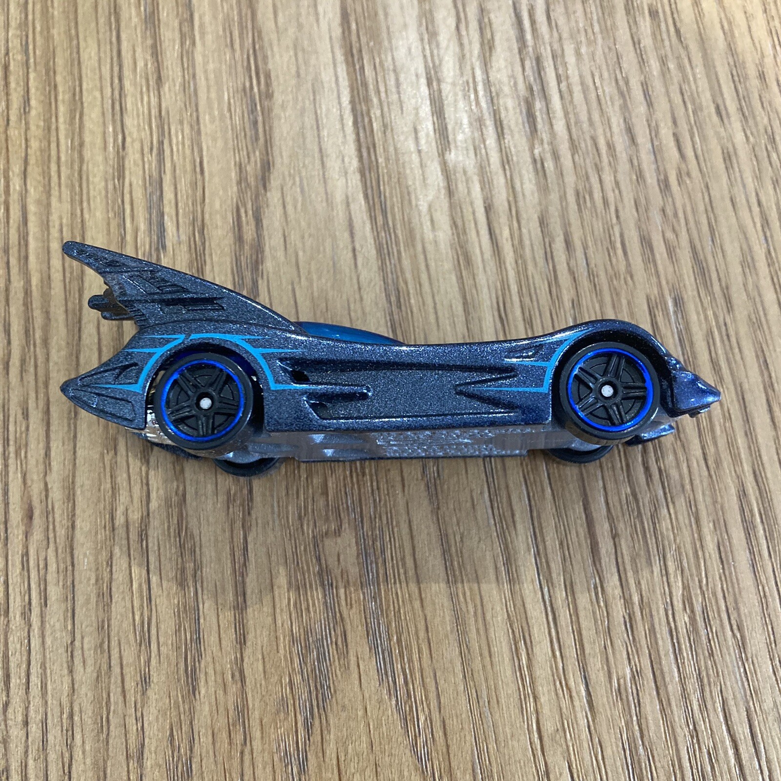 2004 Hot Wheels DC Comics Blue Batmobile Mattel (s15) B3540 Loose Car ...