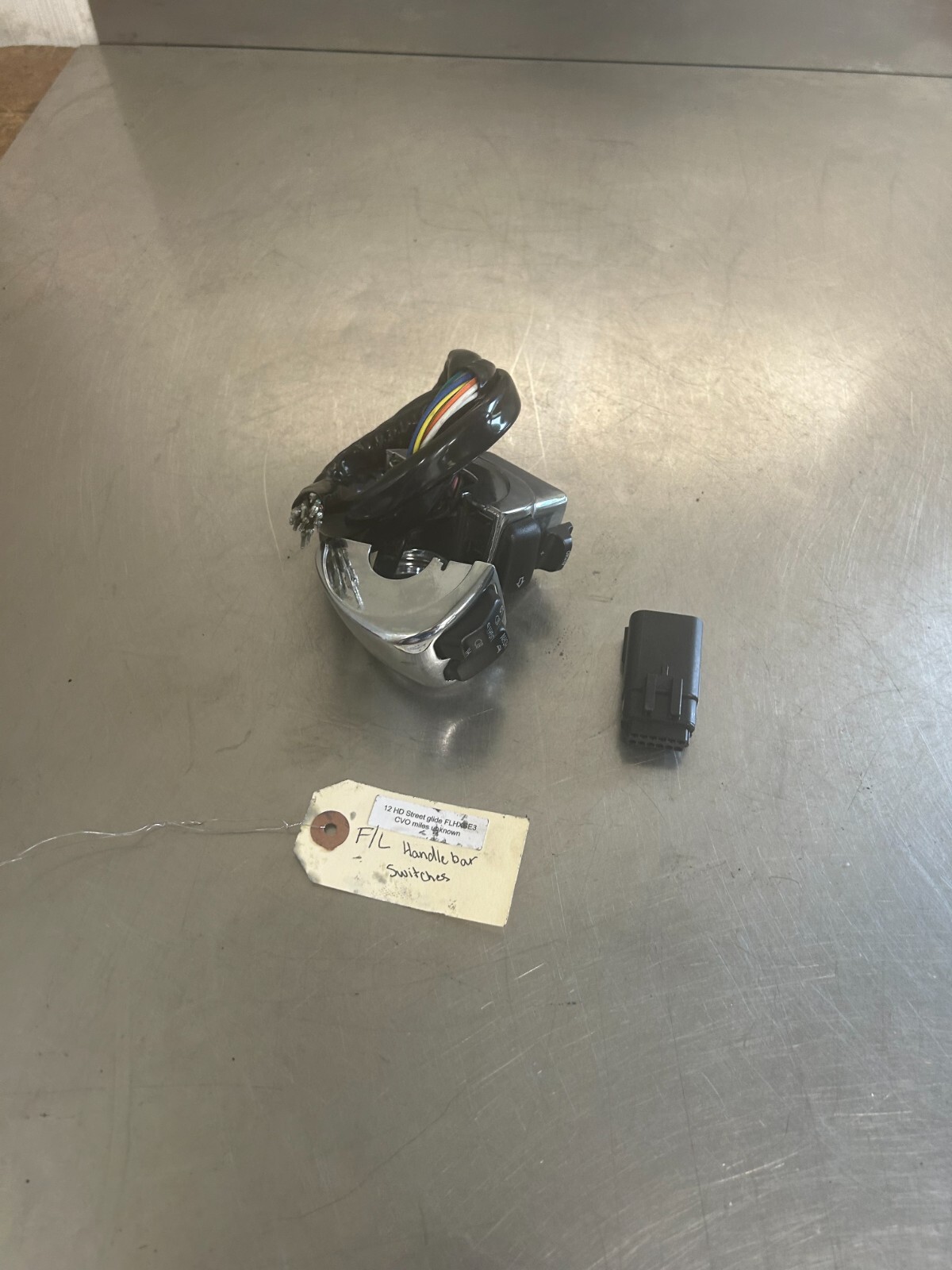 Harley Davidson Volume Control Switch Kit FLHT C OEM 71810 08 for sale ...