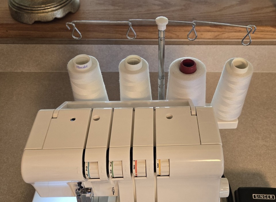 SINGER ULTRALOCK SERGER 14SH654 with 34 Spools DIFFERENTIAL FEED | eBay