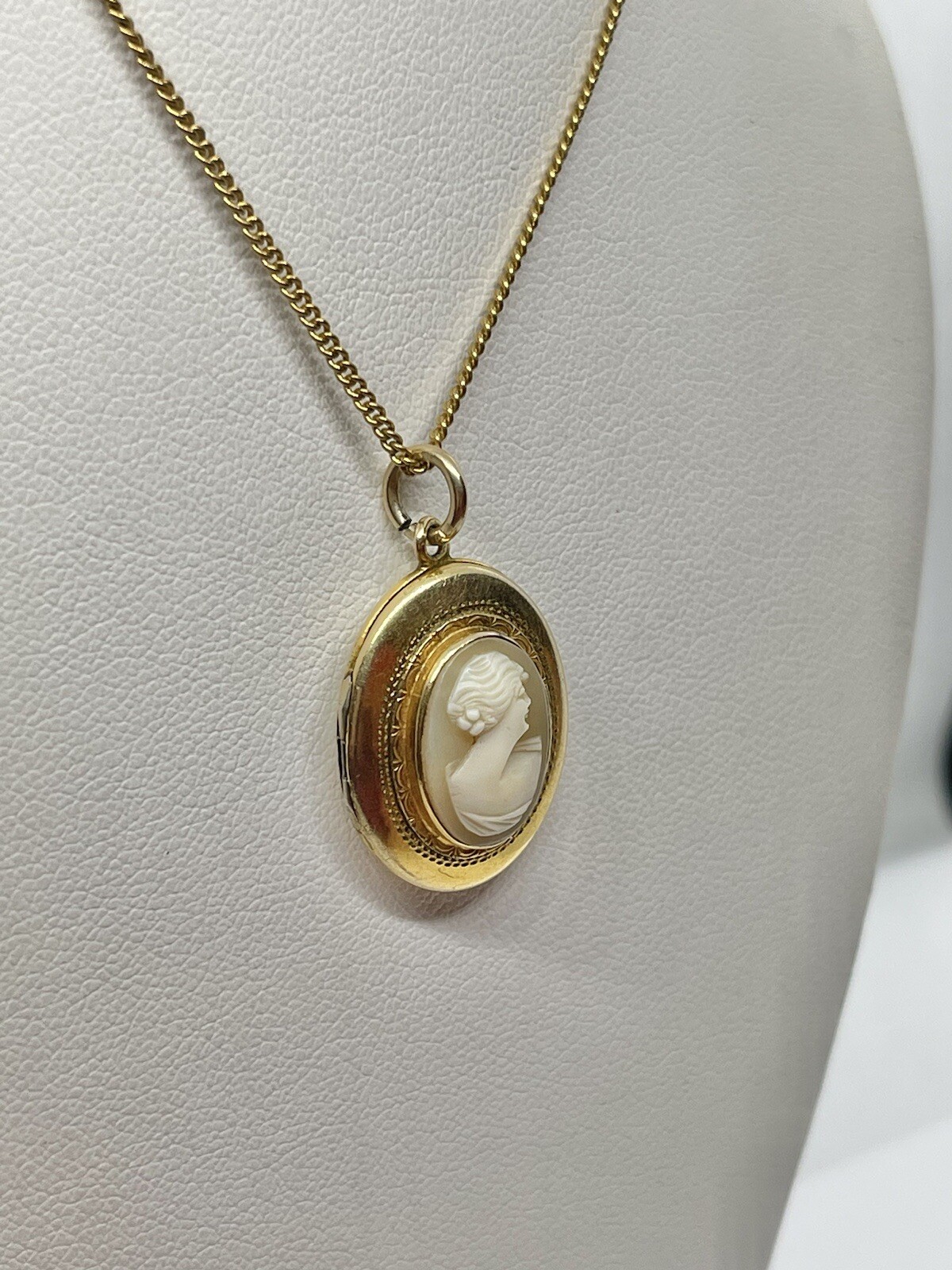Vintage Carved Oval Cameo Goldtone Locket Pendant Necklace 18” | eBay