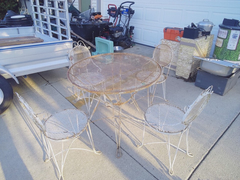 MCM Wrought Iron Patio Furniture Set Table With 4 Chairs - Expanded ...