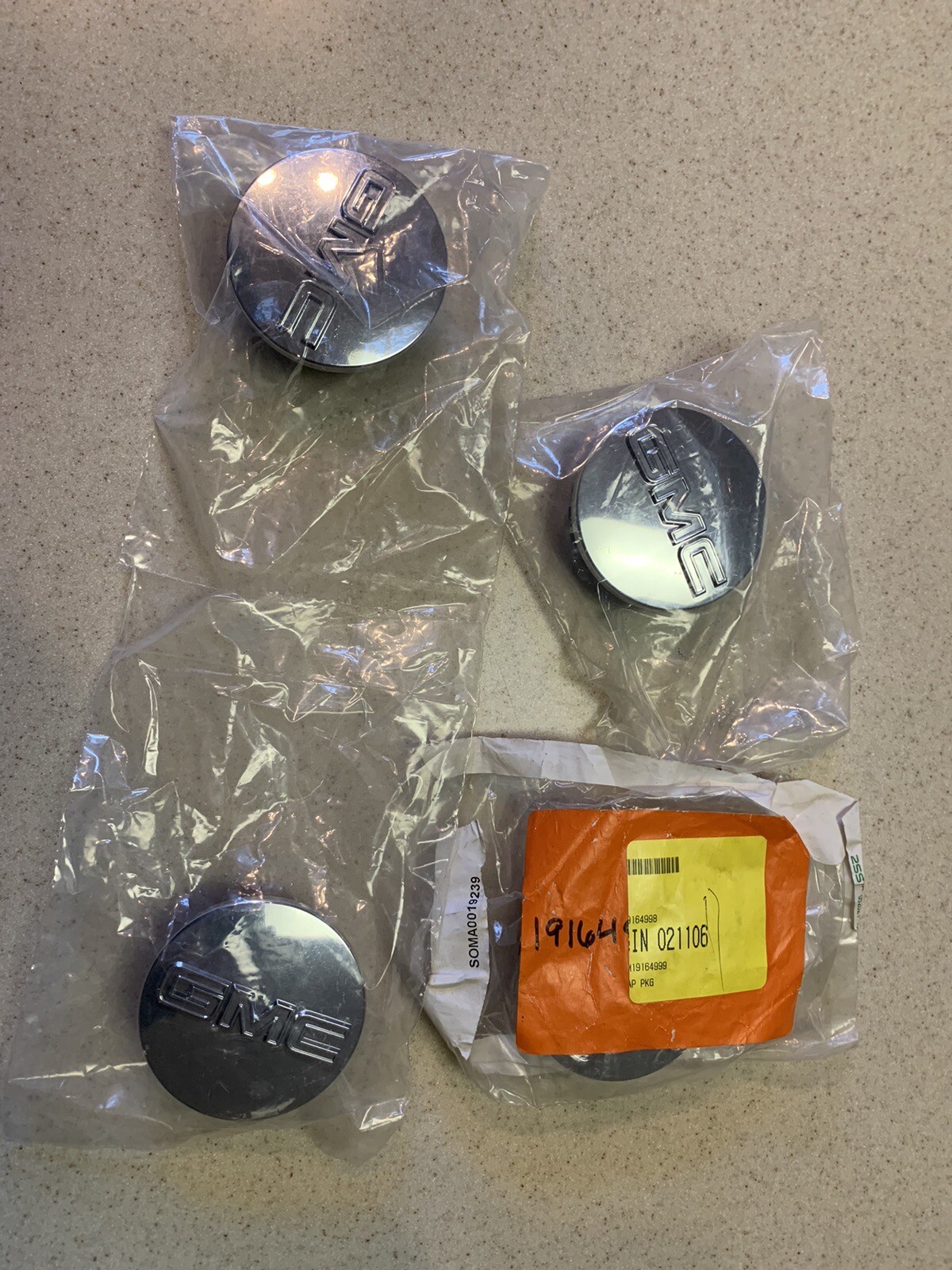 RARE NOS GMC Acadia OEM Center Caps Set Of 4 Part# 9595010 Polished ...