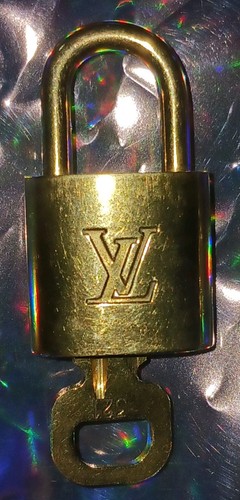Authentic LOUIS VUITTON Brass lock & key 321 With 20" Gold-tone Chain ...