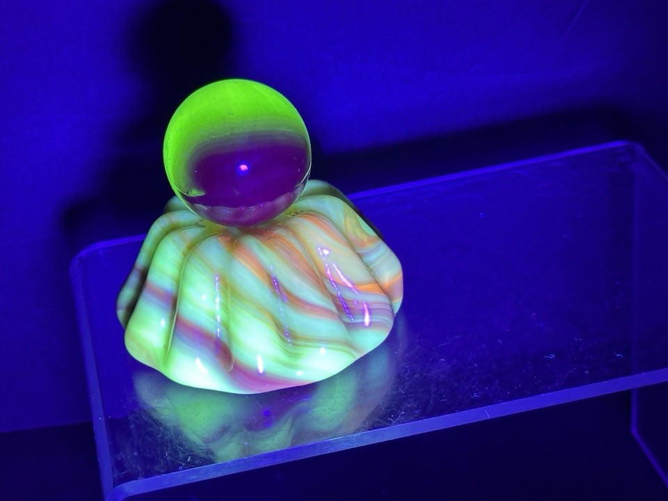 Uranium Cadmium Slag Glass Marble Stand With Vaseline And Red Shooter ...