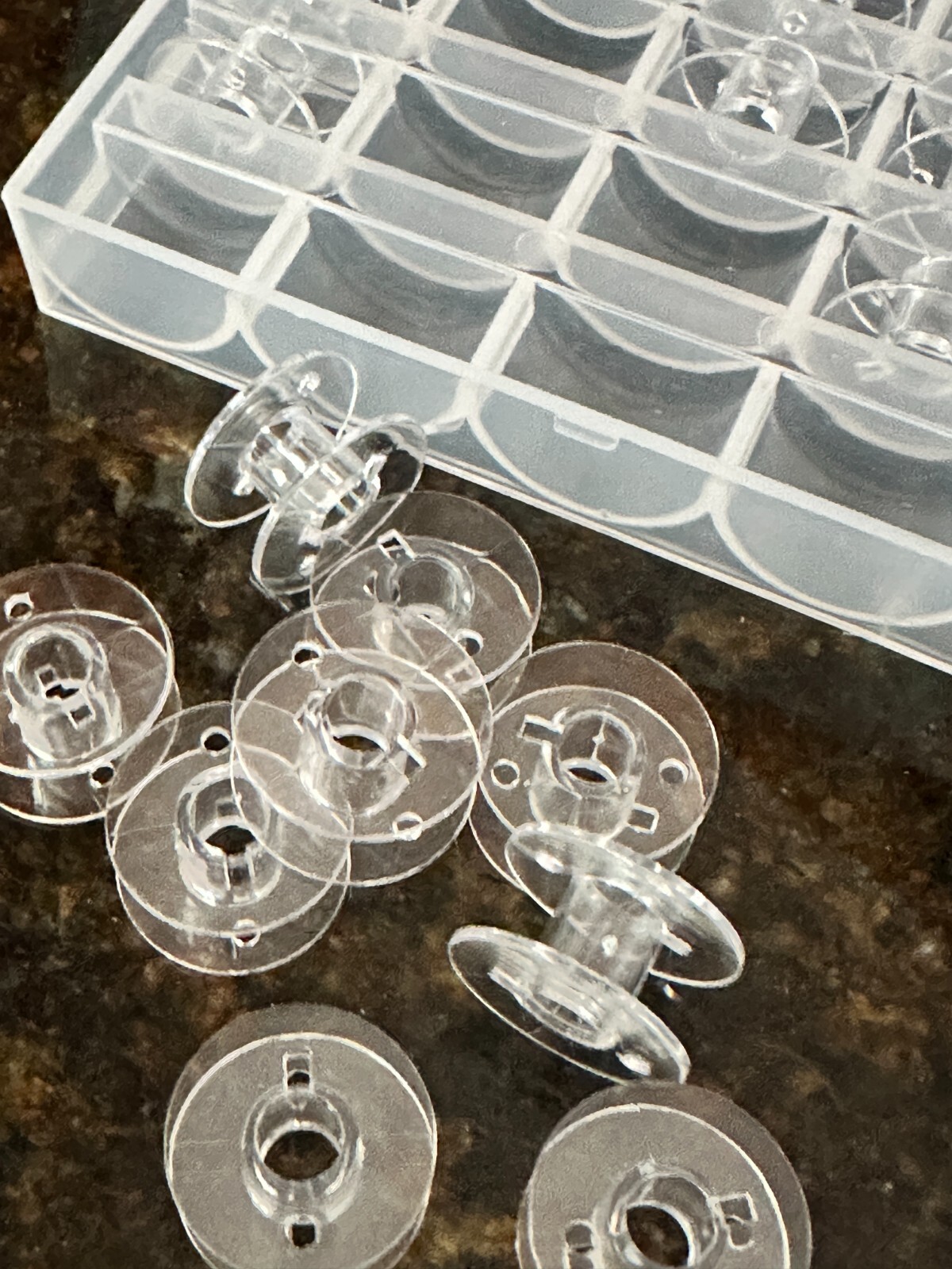 25 plastic Bobbins in storage case for KENMORE sewing machines cl 385 ...