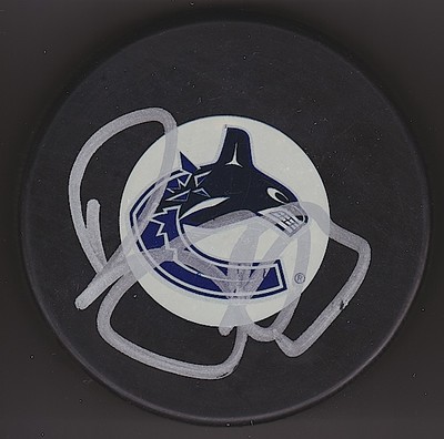 RAFFI TORRES Signed VANCOUVER CANUCKS Puck - 2011 CUP | eBay