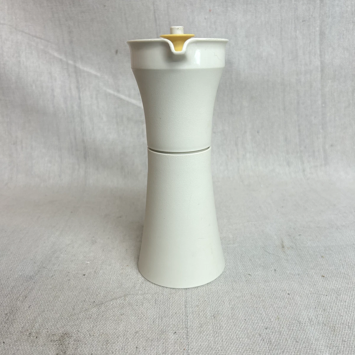 Tupperware Container Salad Dressing