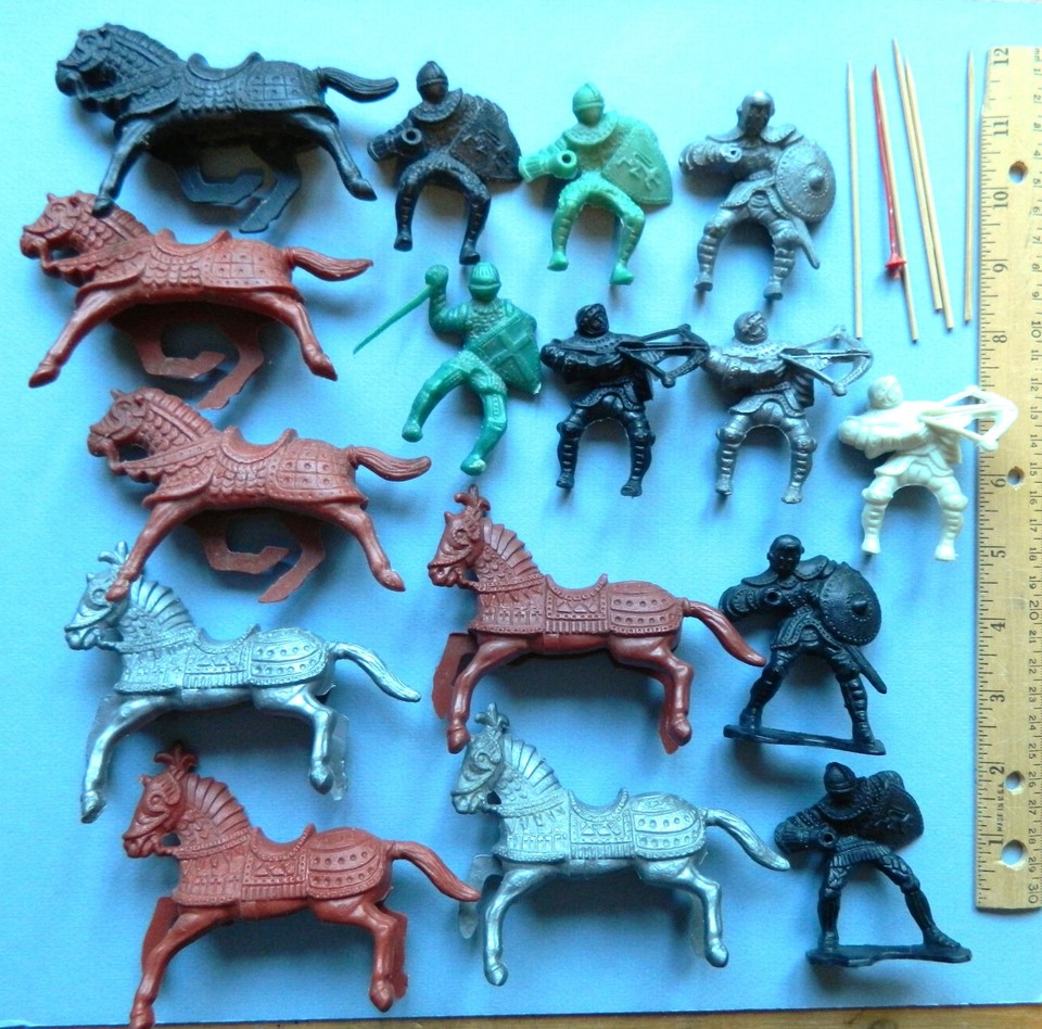 9 Vintage original 1960s Timmee 60mm plastic toy medieval knights +7 ...