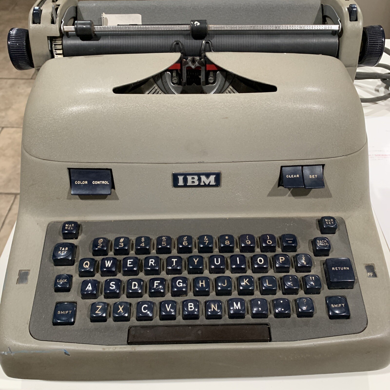 Antique IBM Executive Electric Typewriter Powers On/ Needs Repairs | eBay