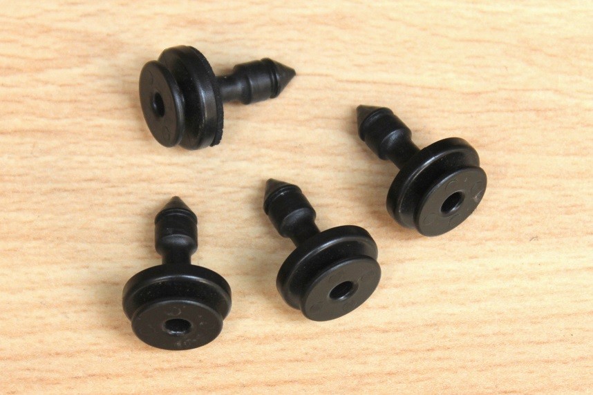 4 x DOOR CARD CLIPS / TRIM PUSH IN FASTENER Jaguar XJ XJ6 XJ8 XJR X350 ...