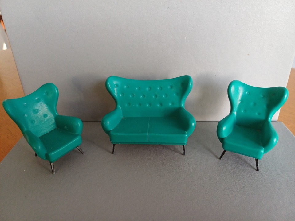 VINTAGE DOLLS HOUSE SPOT-ON GREEN 3 X PIECE SUITE SOFA, CHAIRS 1:16 TLC ...