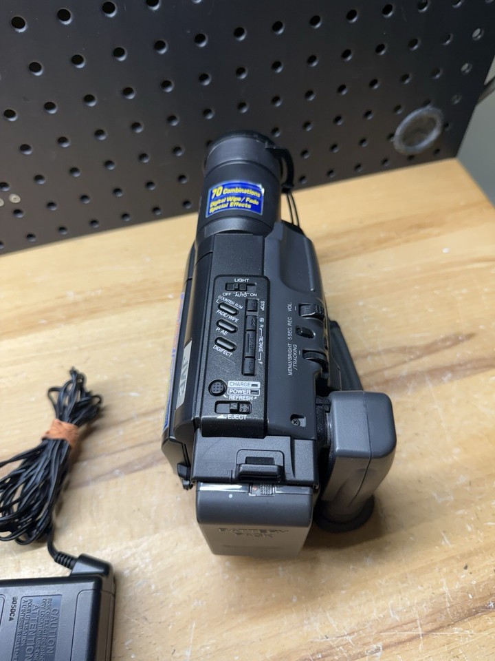 (S) JVC Compact VHS Camcorder GR-SXM240U Super VHS 600X Digital Zoom ...