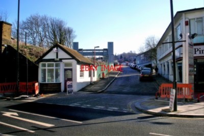 PHOTO 2010 COULSDON SMITHAM RAILWAY STATION APPROACH THE SMALL BUILDING ...