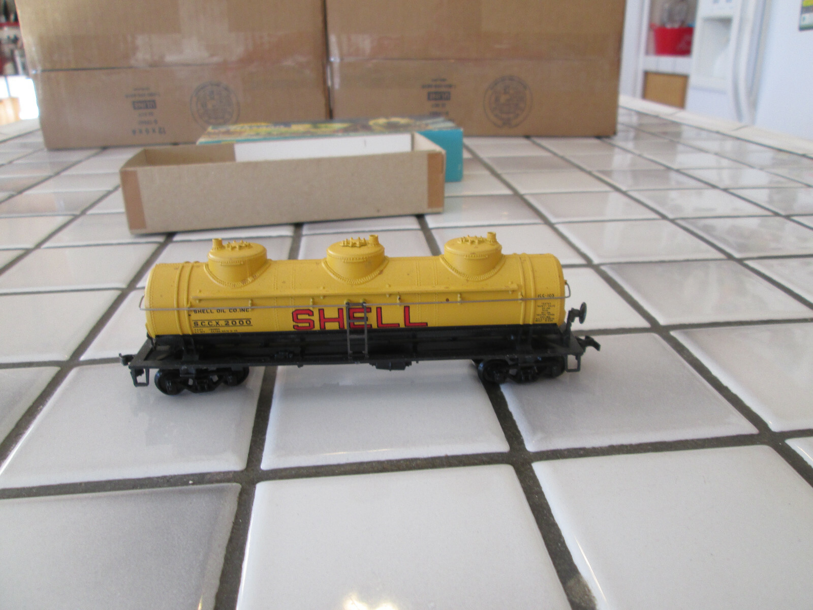athearn SHELL three dome tank car HO scale | eBay