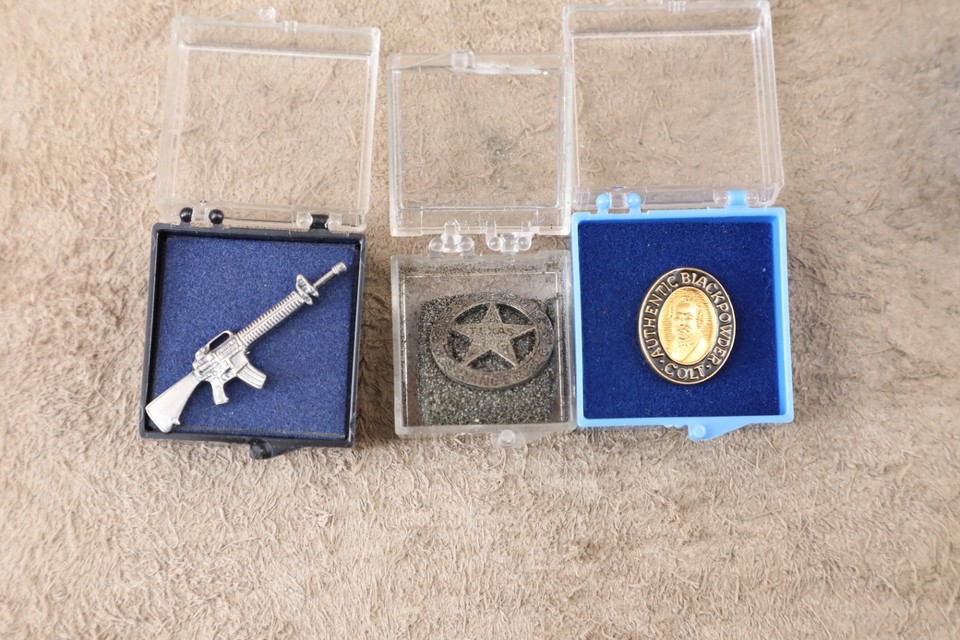 Lot of Colt Firearms & Related Swag, Tie / Hat Pins, Bags, Pocket ...