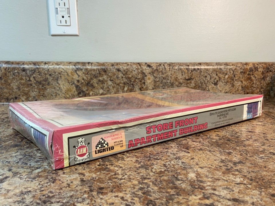 AHM STORE FRONT APARTMENT BUILDING / BARBER SHOP KIT HO SCALE LIGHTED ...