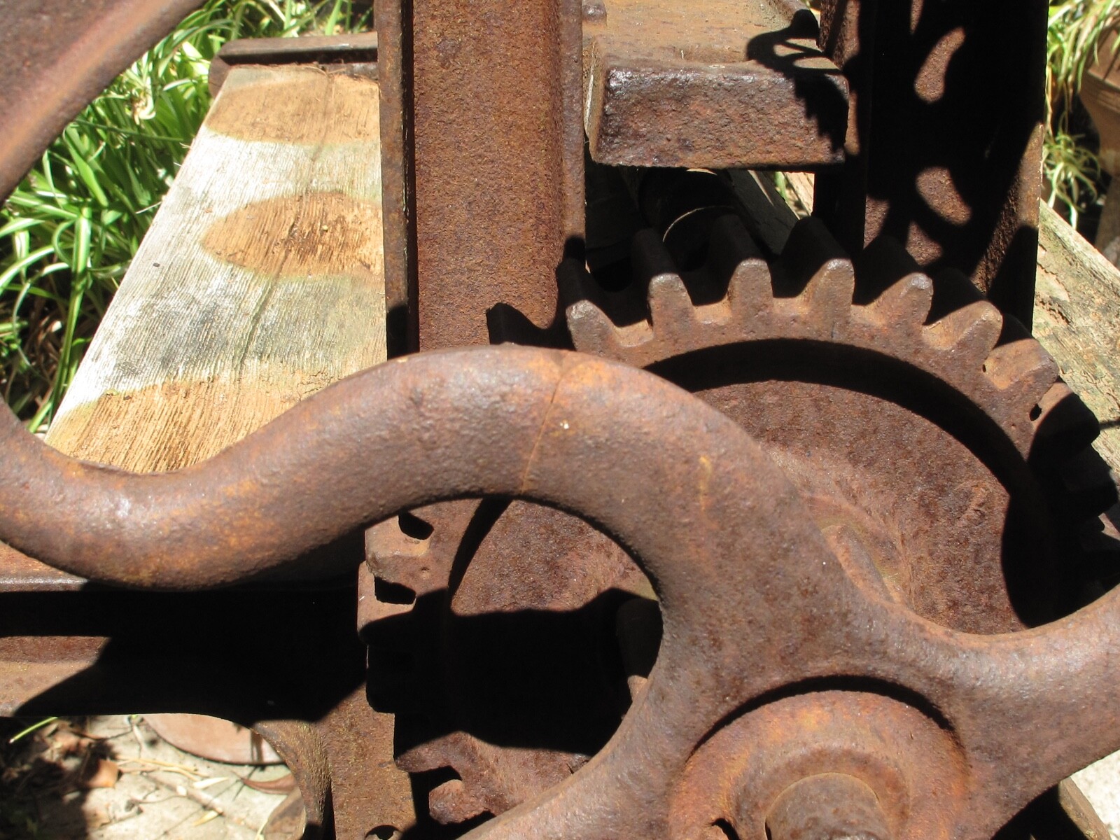 Antique Ornate Cast Iron Clothes Mangle / Wringer Large Standing ...