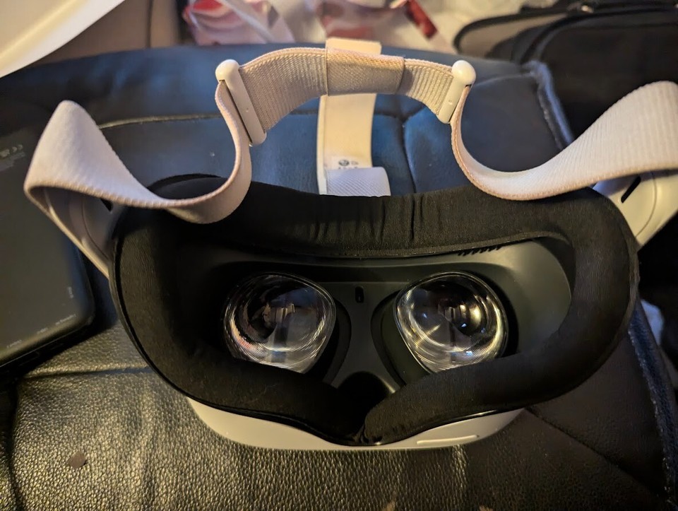 oculus quest 2 64gb headset only tiny sun spot on display does not ...