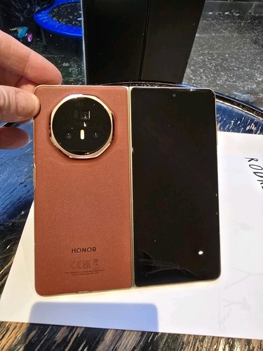 Honor Magic V3 GLOBAL in red. With Magic Pen, Aramid and clear Magsafe ...