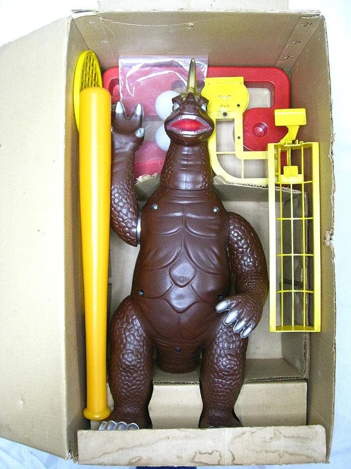 Monster Battenger Earthtron Ultraman Bullmark Figure W/BOX F/S FEDEX 2 ...