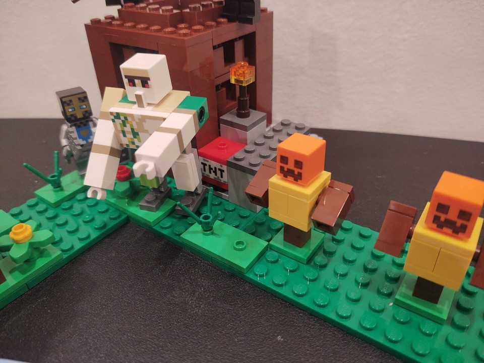 LEGO Minecraft: The Pillager Outpost (21159) Complete Great Condition ...