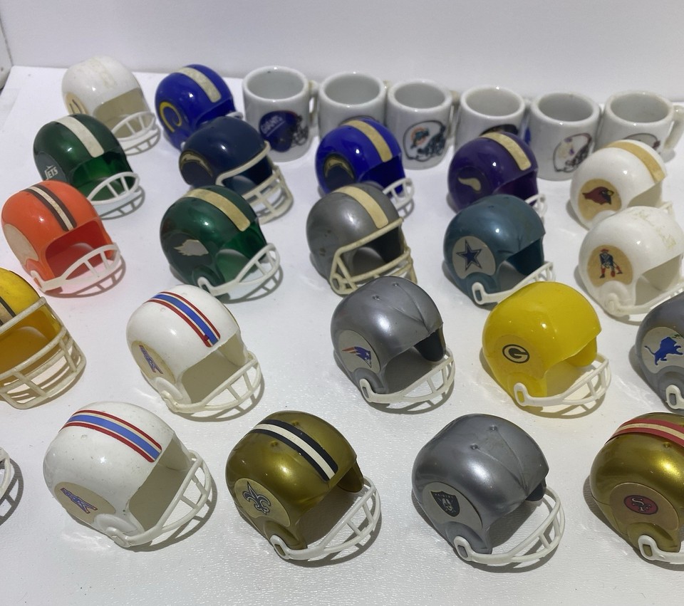 LOT OF 22 VINTAGE GUMBALL NFL FOOTBALL MINI HELMETS And Mugs Vtg ...
