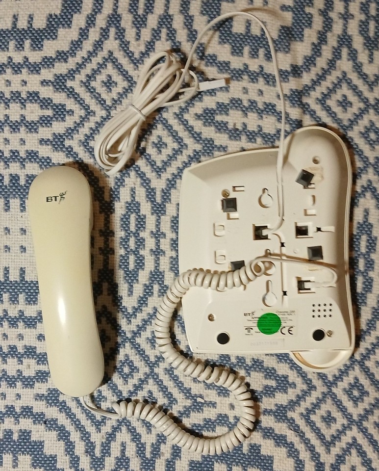 BT Converse 220 Corded Telephone with Headset Port, Wall Mountable ...