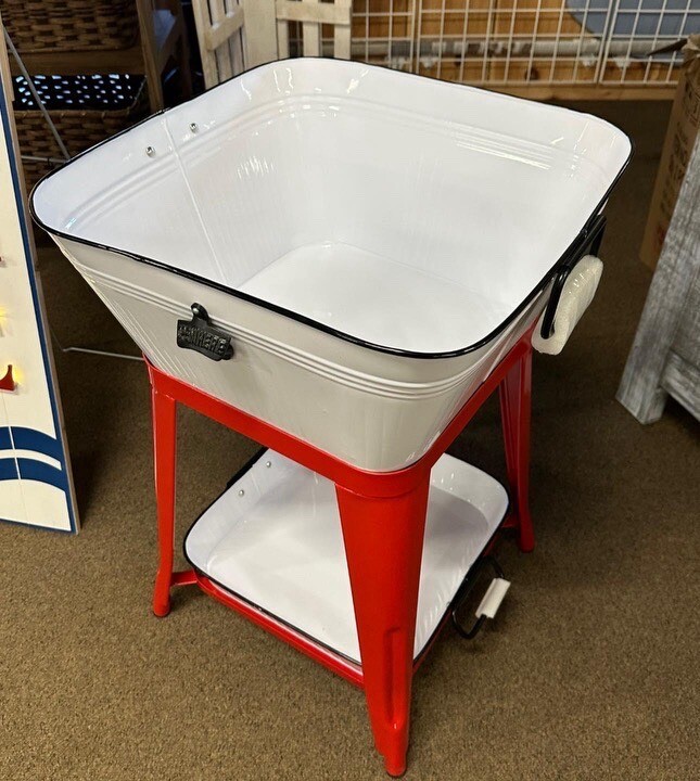 Metal Wash Tub With Stand Wash Tubs Set Up For Laundry Day Stock Image