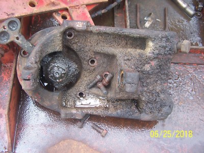 INTERNATIONAL FARMALL CUB TRACTOR FRONT AXLE SUPPORT & STEERING GEAR ...