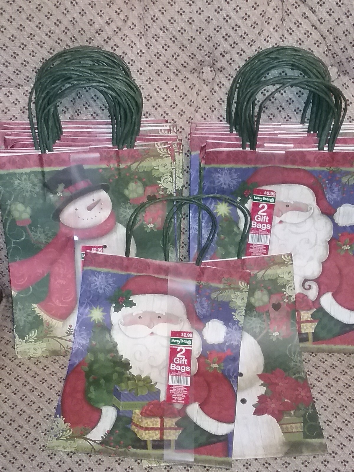 301 - Merry Brite Christmas Gift Bags 3 Sizes Assorted Designs Colors ...