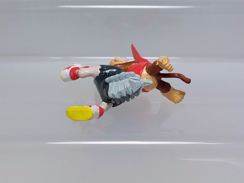 Diddy Kong riding Expresso the Ostrich Donkey Kong Keychain Figure ...
