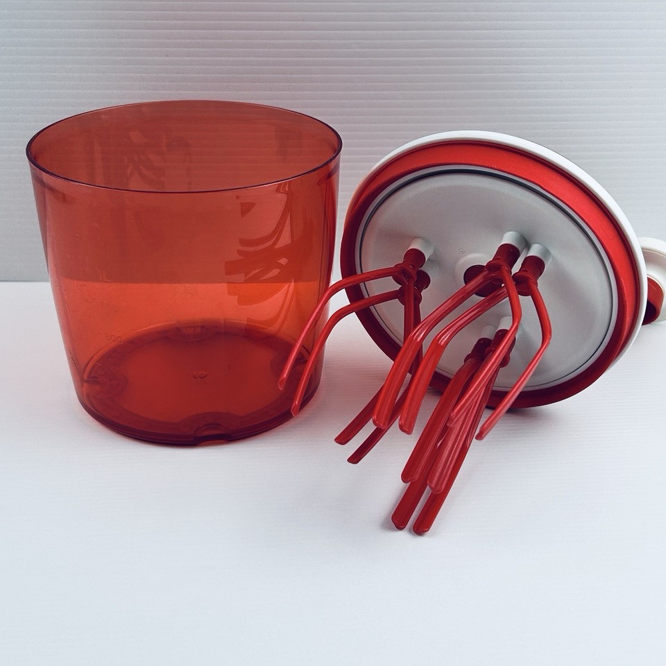 Tupperware Speedy Chef Red 1.35L Whisk Whip And Mix Hand Operated Mixer ...