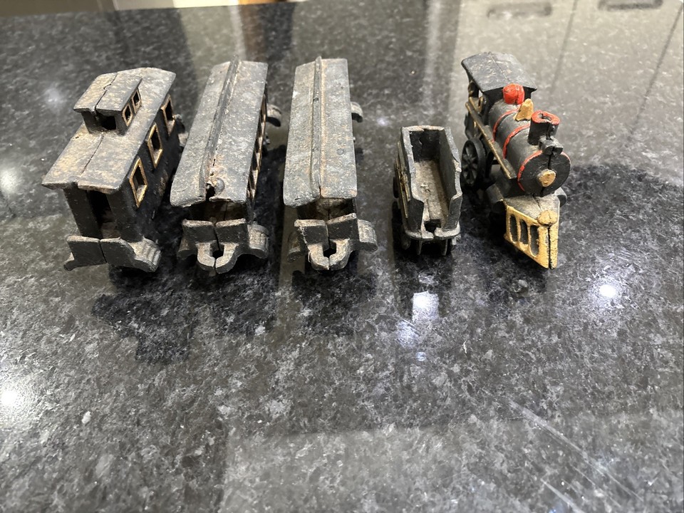 Vintage Santa Fe Cast-Iron Train Set Loco Tender Two Carriages One ...