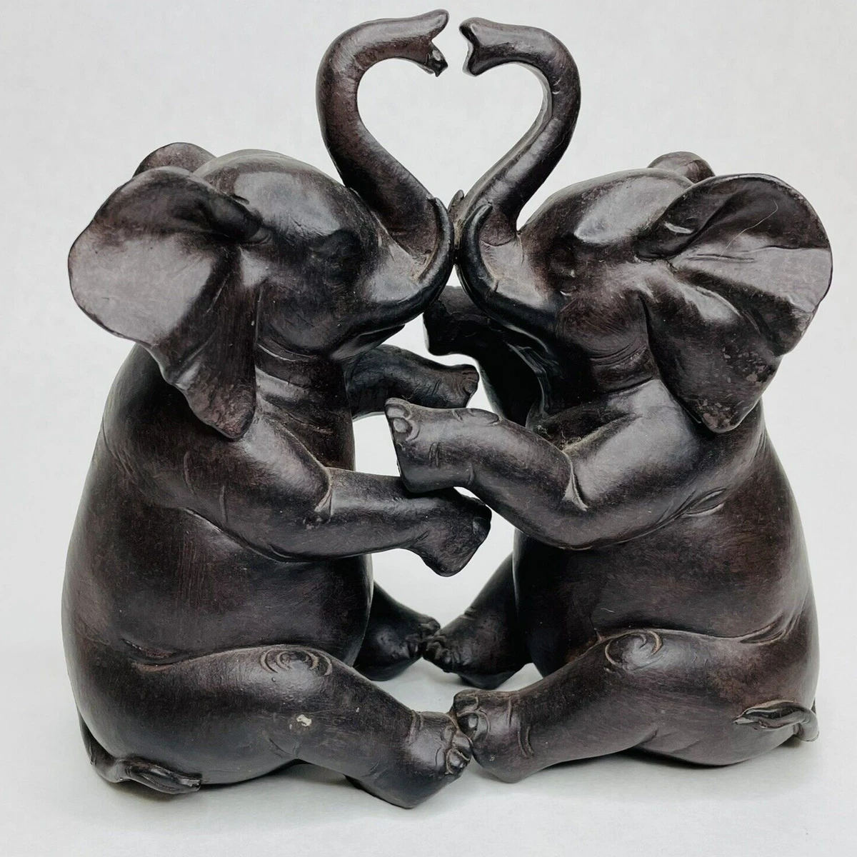Elephant Trunk Heart Drawing Lovers Elephants With Hearts In The Frame