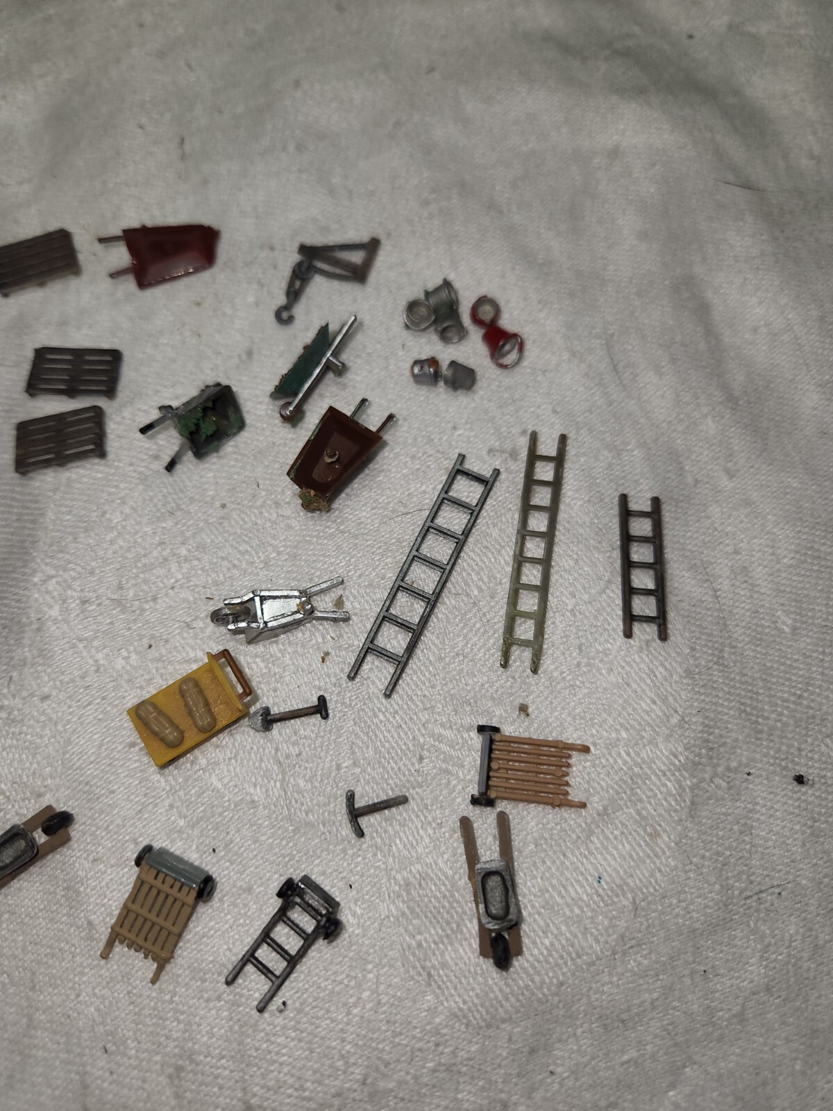 HO Scale 1:87 Construction Accessories Wheelbarrow Pallet Dolley Ladder ...