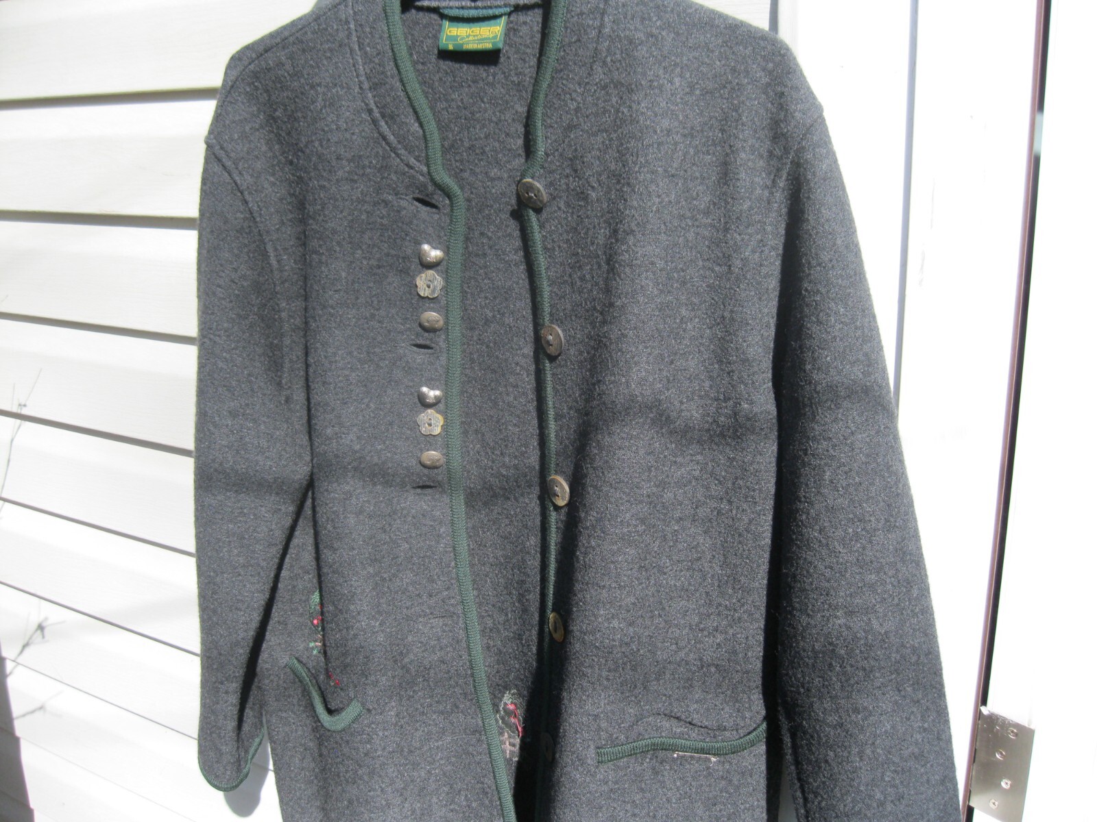 VINTAGE GEIGER WOMENS WOOL EMBROIDERED FARM SCENE BUTTON DOWN SWEATER ...