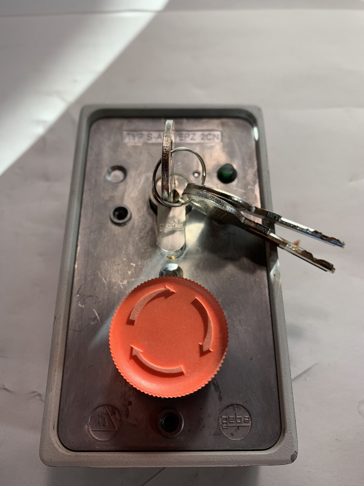 GEBA Surface Mount Keyed Wall Switch W/ Emergency E Stop Type S-APZ 2 ...