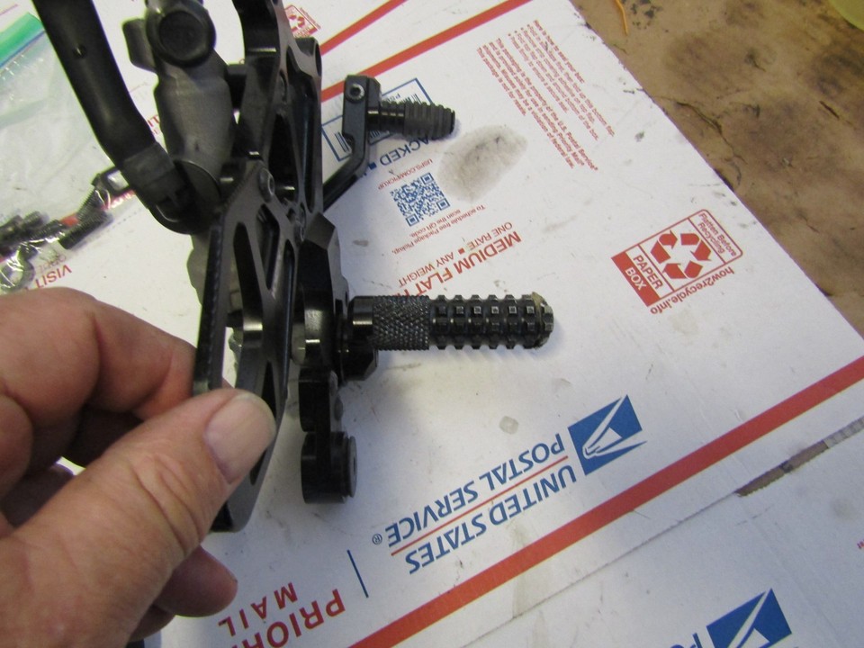 06 THROUGHT 20 Yamaha R6 Black VORTEX REAR SETS YZF-R6 FOOT REST VORTEX ...