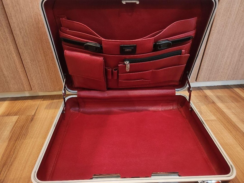 Zero Halliburton P4 Stealth Carbon Fiber Attache Case Black A4 Laptop ...