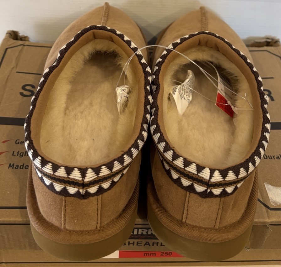 Kirkland Signature Unisex Shearling Slippers Tan Havane, Sizes: Men 7 ...