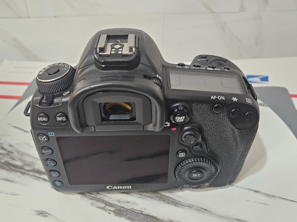 Canon EOS 5D Mark IV 30.4 MP Digital Body Only 82K CLICKS | eBay