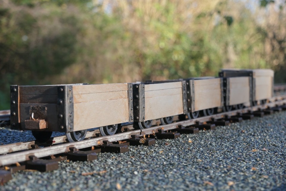 5x narrow gauge quarry mining tub wagons 16mm scale garden railway SM32 ...