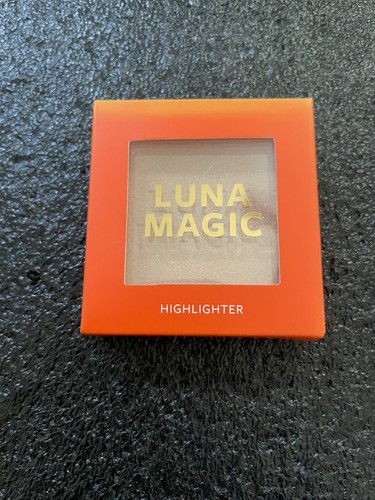 Luna Magic Compact Pressed Powder Highlighter in Tulum, 3 g Deluxe Mini ...