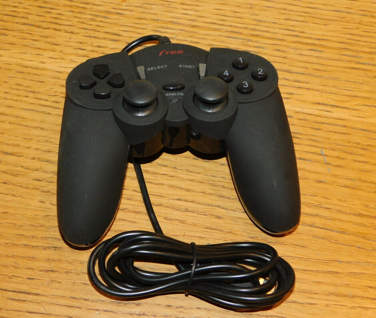 Manette Freebox d’occasion | Plus que 2 à -65%